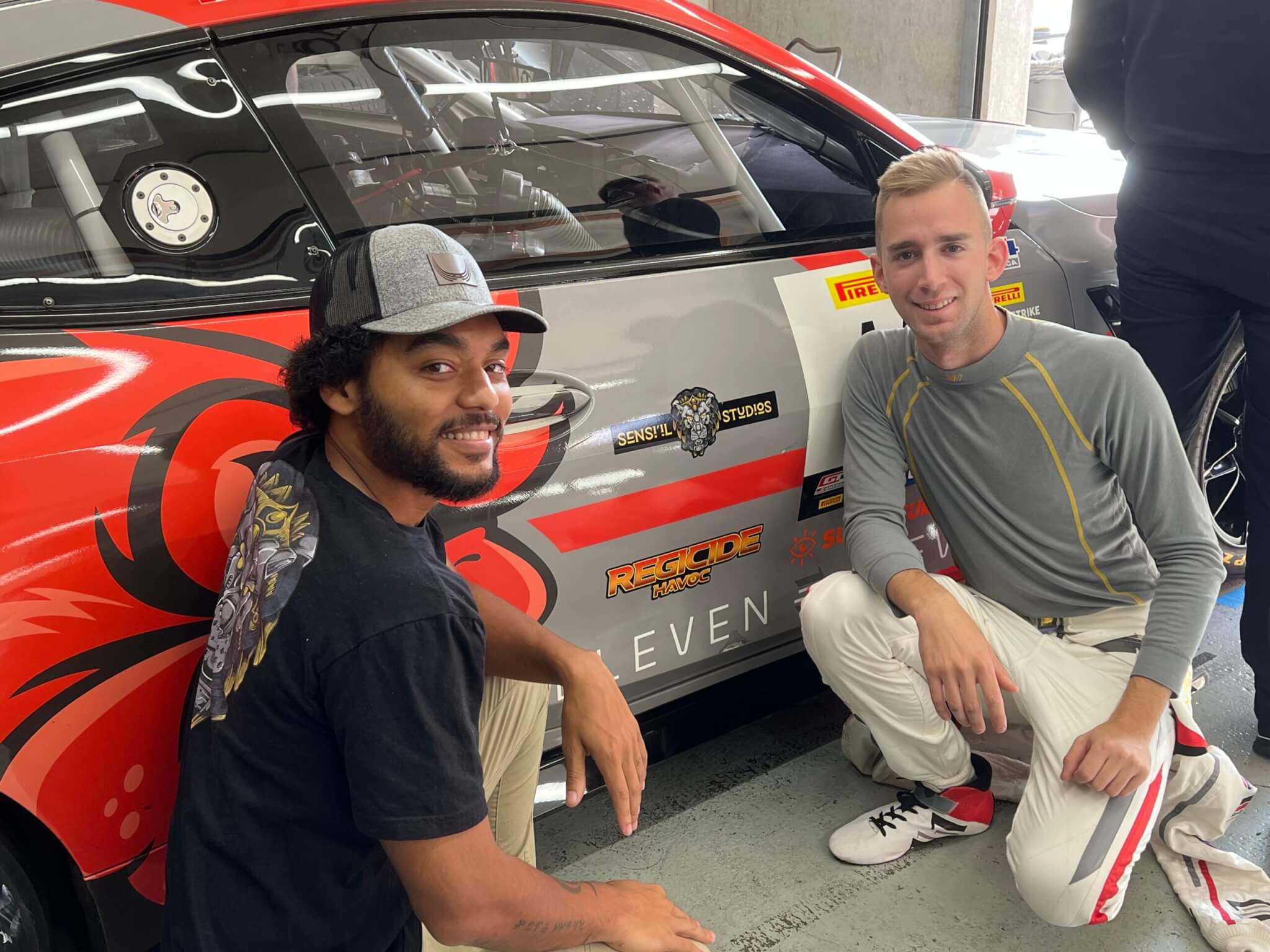 Champion race car driver teams up with Iowa guardsman - Reserve ...